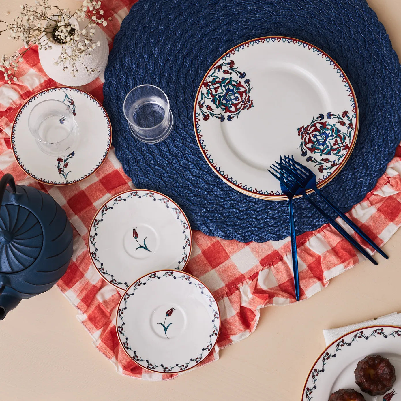 Karaca Nakkaş 18 Piece Porcelain Serveware Set for 6 People, 19cm, Whi
