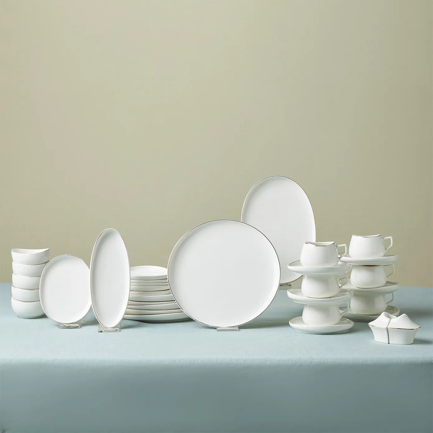 Karaca Stream Pure Hole 34-Piece Serveware Set for 6 People, White Gol
